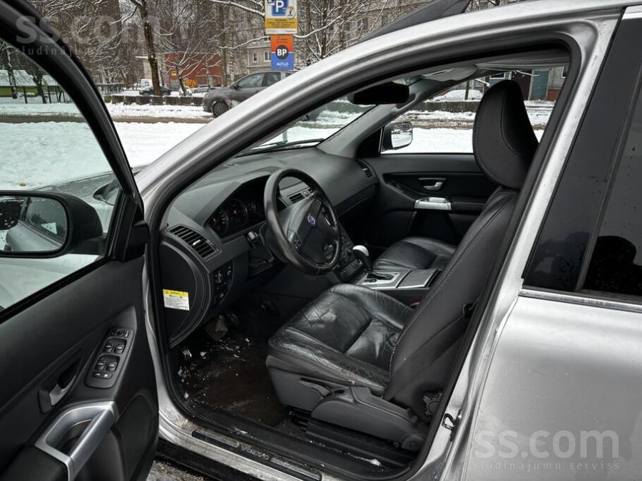 Volvo XC90 2004 Rīga, ar dzinēja tilpumu 2.40 L un nobraukumu 413 tūkst. km par 2500 €, foto 10 vietnē AUTOMOTO.COM.LV
