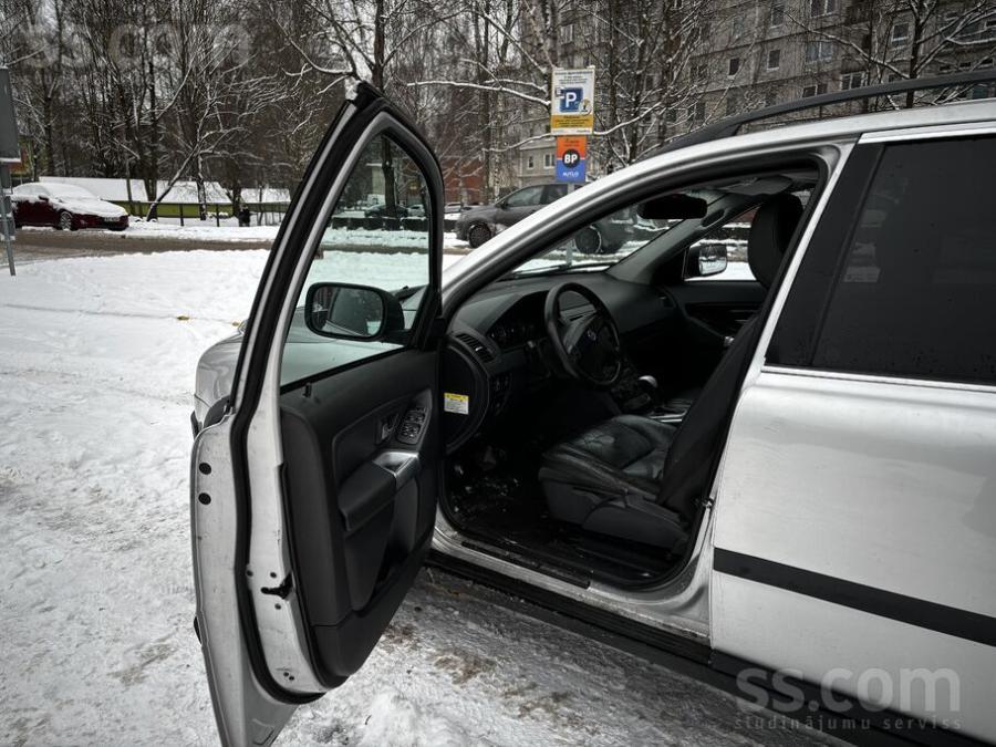 Volvo XC90 2004 Rīga, ar dzinēja tilpumu 2.40 L un nobraukumu 413 tūkst. km par 2500 €, foto 11 vietnē AUTOMOTO.COM.LV