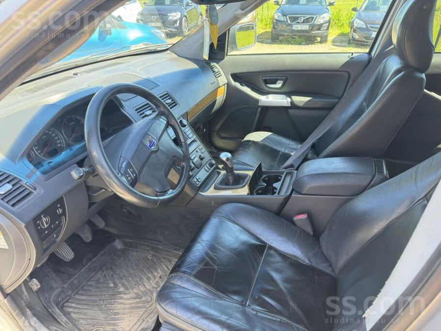 Volvo XC90 2004 in Talsi, with an engine capacity of 2.40 L and mileage of 365 thousand km for 1890 €, photo 8 on AUTOMOTO.COM.LV