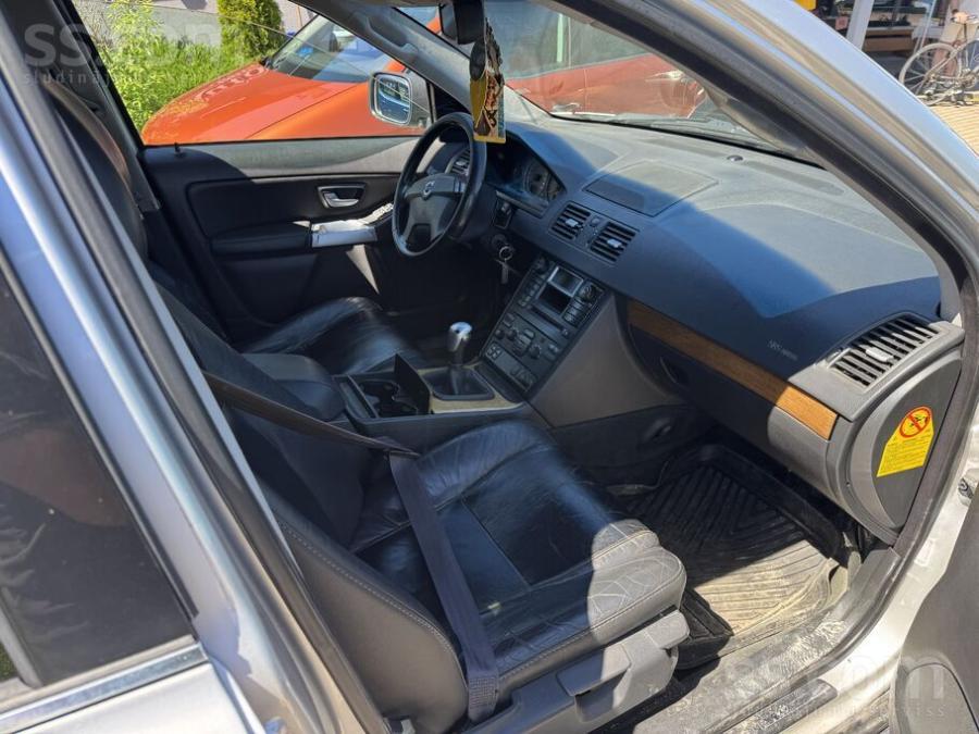 Volvo XC90 2004 in Talsi, with an engine capacity of 2.40 L and mileage of 365 thousand km for 1890 €, photo 12 on AUTOMOTO.COM.LV