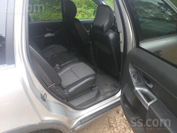 Volvo XC90 2004 in Riga, with an engine capacity of 2.40 L and mileage of 365 thousand km for 3500 €, photo 5 on AUTOMOTO.COM.LV