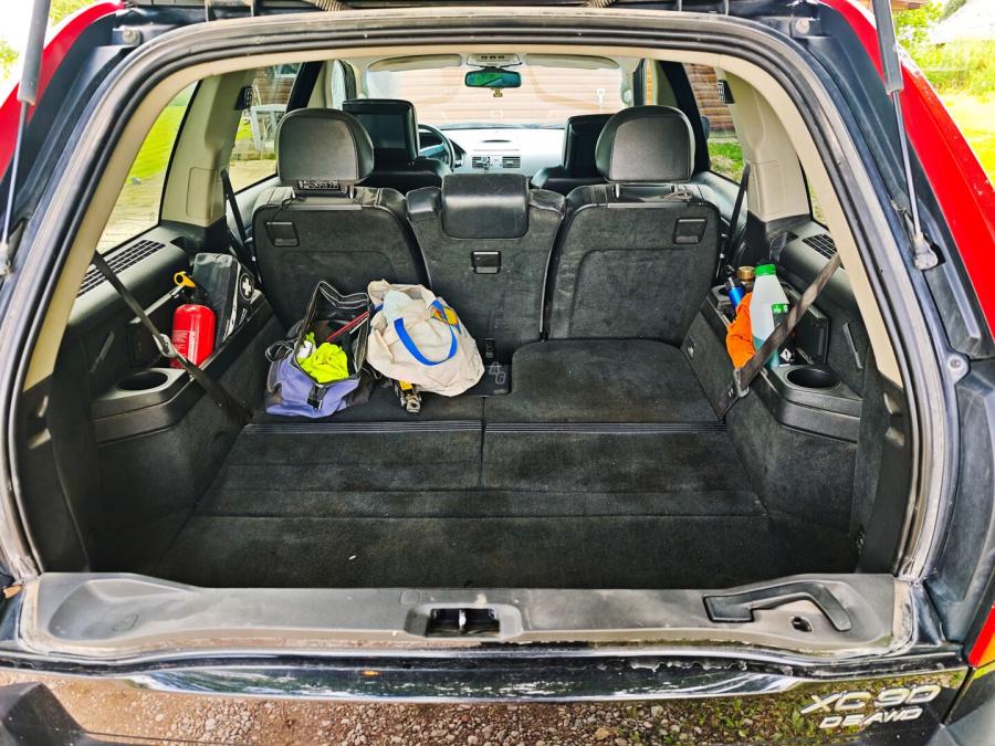 Volvo XC90 2004 in Silale, with an engine capacity of 2.40 L and mileage of 463 thousand km for 3000 €, photo 7 on AUTOMOTO.COM.LV
