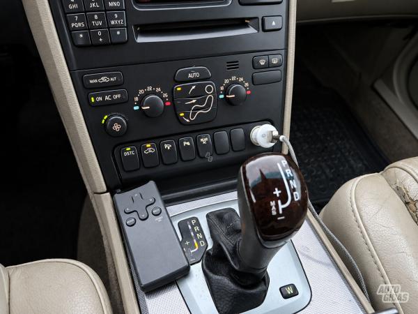 Volvo XC90 2004 in Kaunas, with an engine capacity of 2.40 L and mileage of 280 thousand km for 1900 €, photo 8 on AUTOMOTO.COM.LV