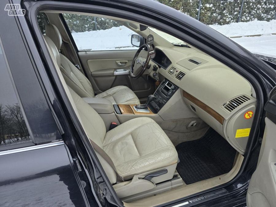 Volvo XC90 2005 in Vilnius, with an engine capacity of 2.40 L and mileage of 368 thousand km for 2500 €, photo 11 on AUTOMOTO.COM.LV