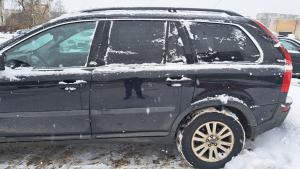 Volvo XC90 2005 in Vilnius, with an engine capacity of 2.40 L and mileage of 450 thousand km for 2500 €, photo 3 on AUTOMOTO.COM.LV