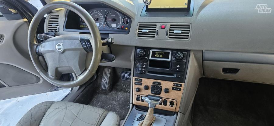 Volvo XC90 2005 in Kaunas, with an engine capacity of 2.40 L and mileage of 310 thousand km for 3000 €, photo 12 on AUTOMOTO.COM.LV