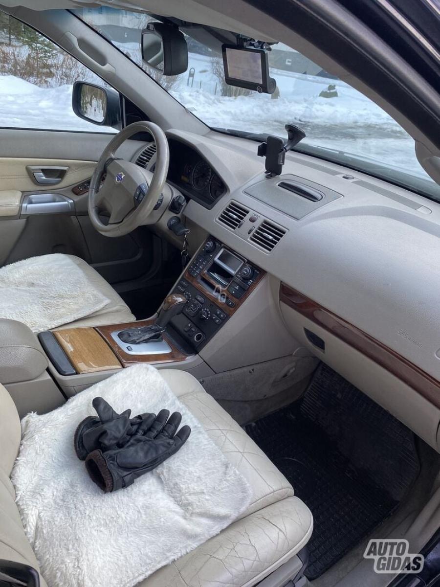 Volvo XC90 2005 in Kaunas, with an engine capacity of 2.40 L and mileage of 338 thousand km for 3900 €, photo 6 on AUTOMOTO.COM.LV