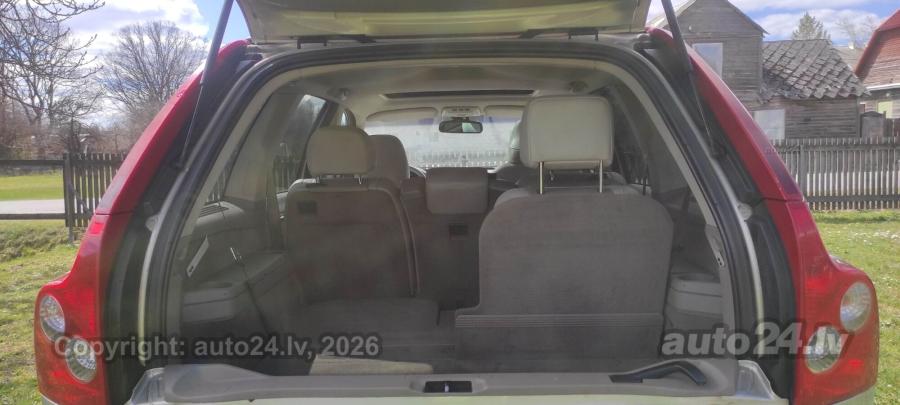 Volvo XC90 2005 in Tallinn, with an engine capacity of 2.40 L and mileage of 450 thousand km for 4700 €, photo 6 on AUTOMOTO.COM.LV