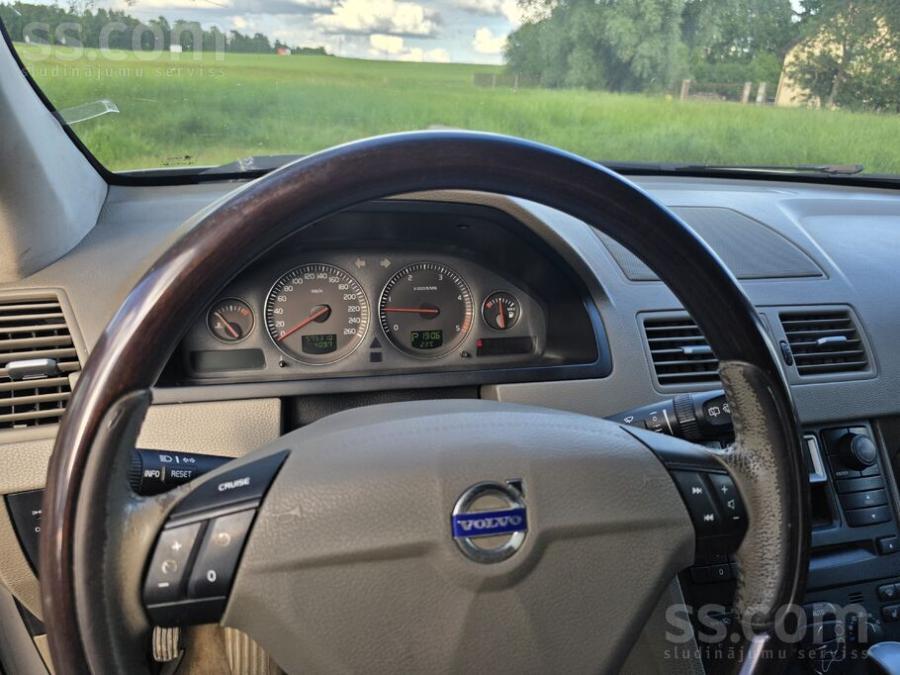 Volvo XC90 2005 in Riga, with an engine capacity of 2.40 L and mileage of 0 thousand km for 2800 €, photo 6 on AUTOMOTO.COM.LV
