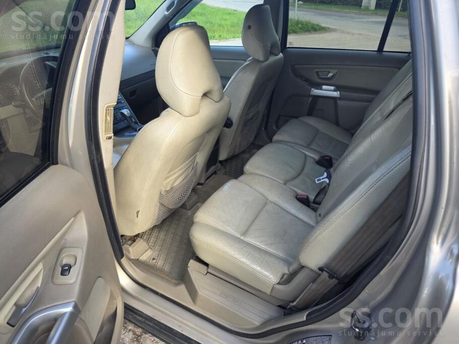 Volvo XC90 2005 in Riga, with an engine capacity of 2.40 L and mileage of 0 thousand km for 2800 €, photo 8 on AUTOMOTO.COM.LV