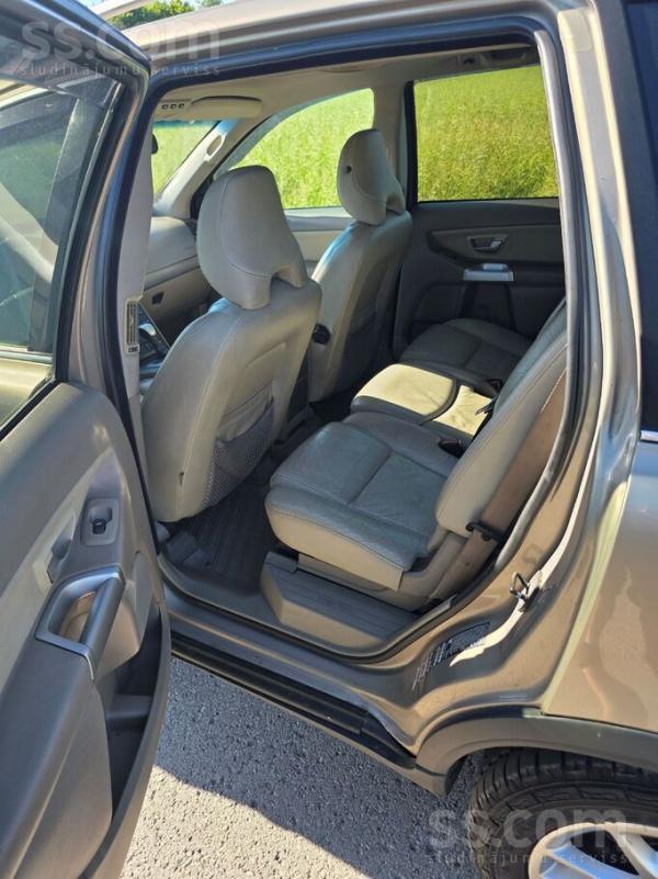 Volvo XC90 2005 Rīga, ar dzinēja tilpumu 2.40 L un nobraukumu 575 tūkst. km par 2800 €, foto 10 vietnē AUTOMOTO.COM.LV