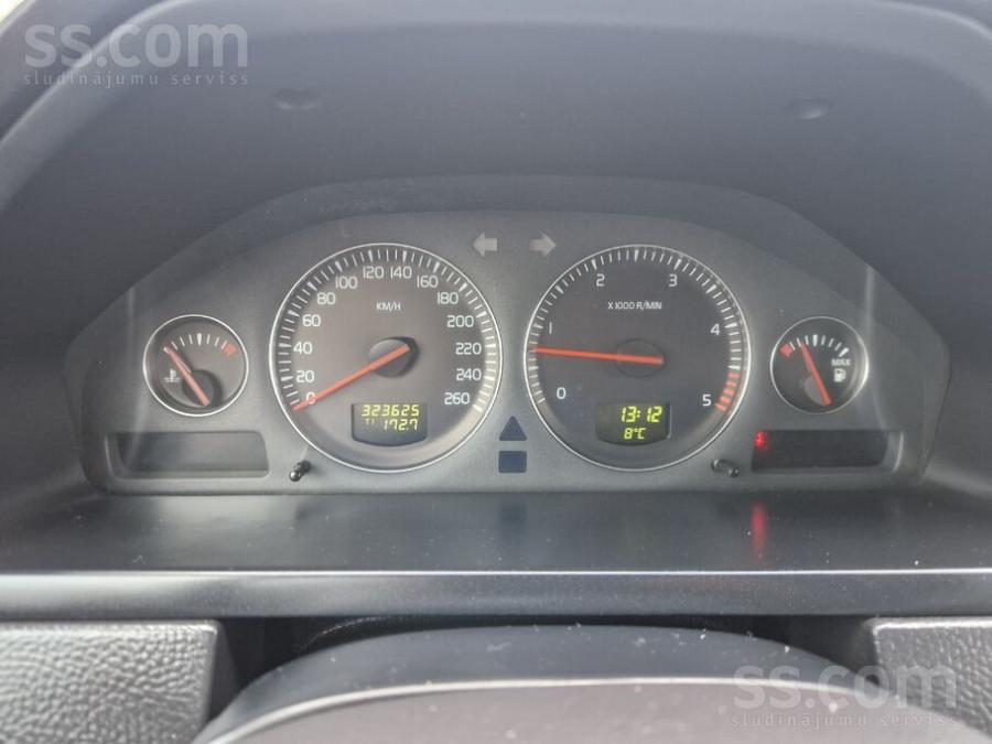 Volvo XC90 2005 Ogre, ar dzinēja tilpumu 2.40 L un nobraukumu 324 tūkst. km par 4350 €, foto 10 vietnē AUTOMOTO.COM.LV