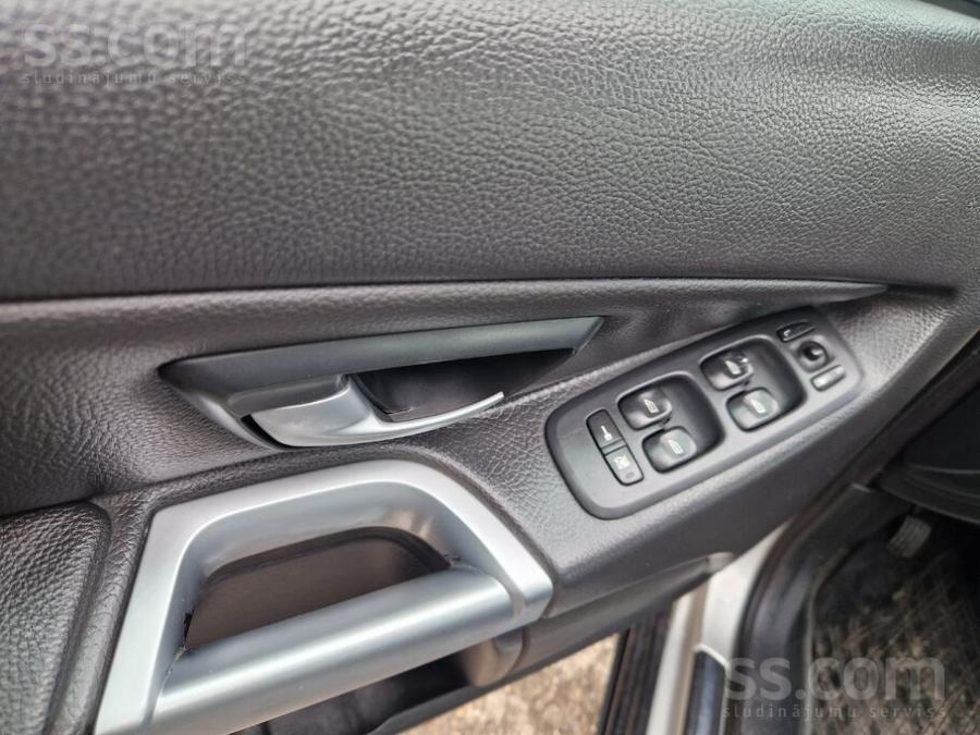 Volvo XC90 2005 Ogre, ar dzinēja tilpumu 2.40 L un nobraukumu 324 tūkst. km par 4350 €, foto 14 vietnē AUTOMOTO.COM.LV