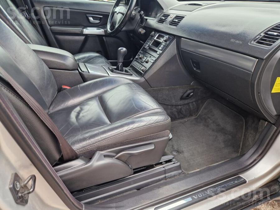 Volvo XC90 2005 Ogre, ar dzinēja tilpumu 2.40 L un nobraukumu 324 tūkst. km par 4350 €, foto 18 vietnē AUTOMOTO.COM.LV