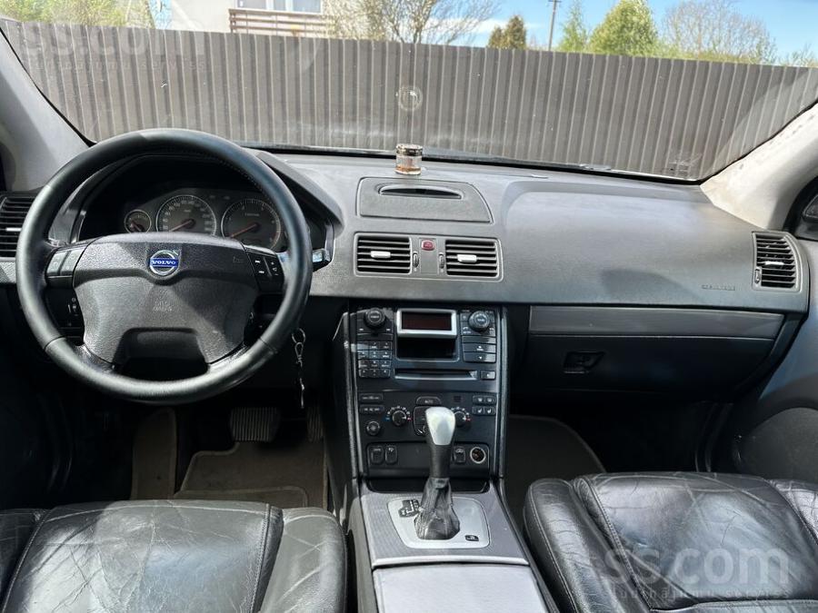 Volvo XC90 2005 in Rezekne, with an engine capacity of 2.40 L and mileage of 0 thousand km for 2950 €, photo 8 on AUTOMOTO.COM.LV