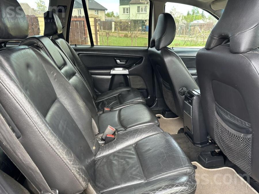Volvo XC90 2005 in Rezekne, with an engine capacity of 2.40 L and mileage of 0 thousand km for 2950 €, photo 10 on AUTOMOTO.COM.LV