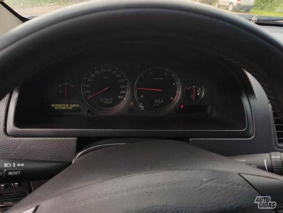 Volvo XC90 2005 in Moletai, with an engine capacity of 2.40 L and mileage of 418 thousand km for 3300 €, photo 10 on AUTOMOTO.COM.LV