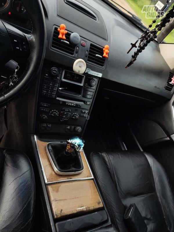 Volvo XC90 2005 in Moletai, with an engine capacity of 2.40 L and mileage of 418 thousand km for 3300 €, photo 9 on AUTOMOTO.COM.LV