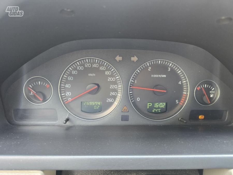 Volvo XC90 2005 Viļņa, ar dzinēja tilpumu 2.40 L un nobraukumu 270 tūkst. km par 2850 €, foto 15 vietnē AUTOMOTO.COM.LV