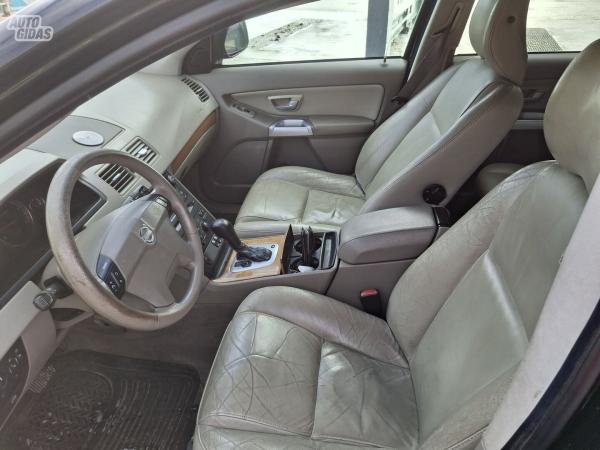 Volvo XC90 2005 in Utena, with an engine capacity of 2.40 L and mileage of 309 thousand km for 2950 €, photo 9 on AUTOMOTO.COM.LV