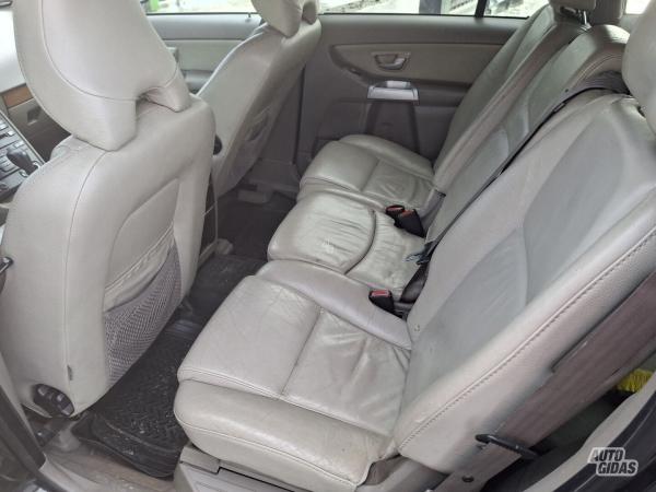 Volvo XC90 2005 in Utena, with an engine capacity of 2.40 L and mileage of 309 thousand km for 2950 €, photo 10 on AUTOMOTO.COM.LV