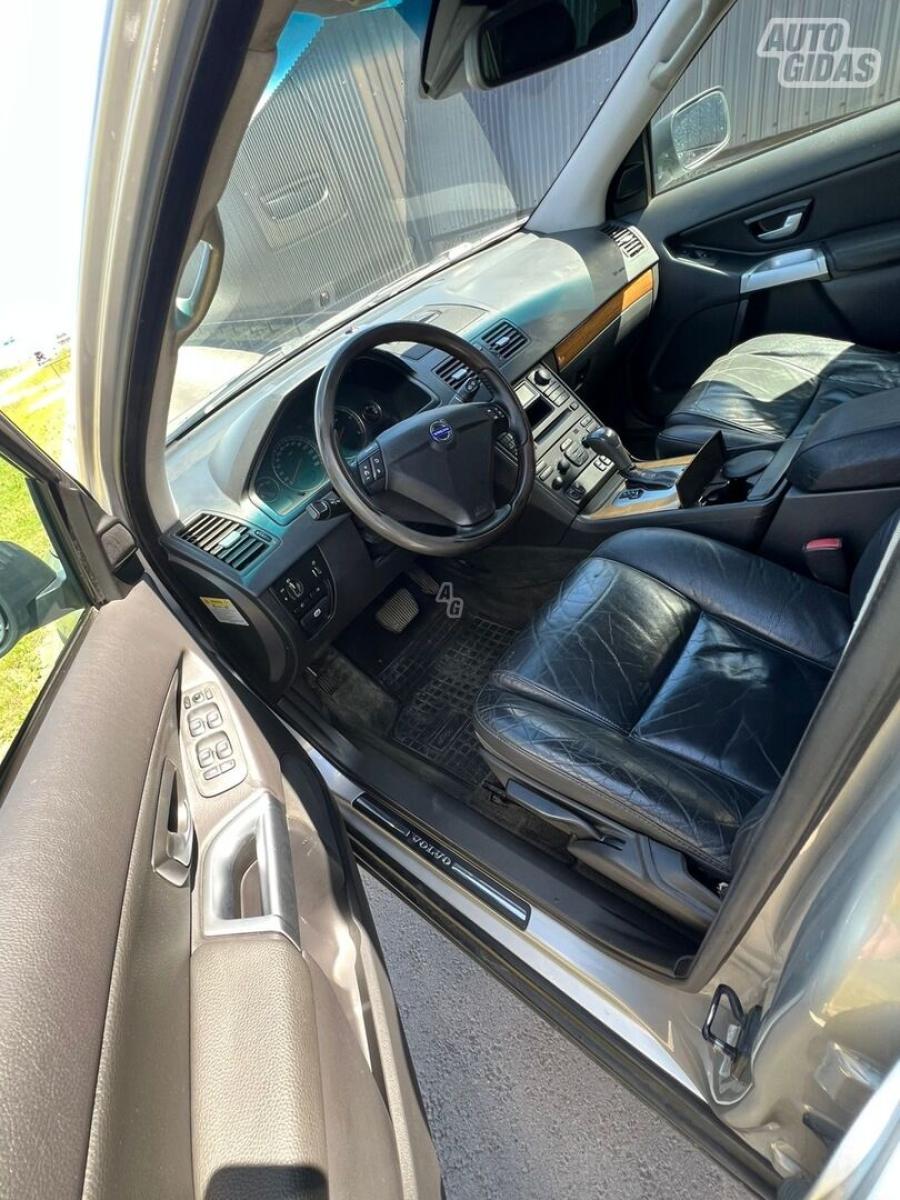 Volvo XC90 2005 in Marijampole, with an engine capacity of 2.40 L and mileage of 319 thousand km for 2950 €, photo 6 on AUTOMOTO.COM.LV