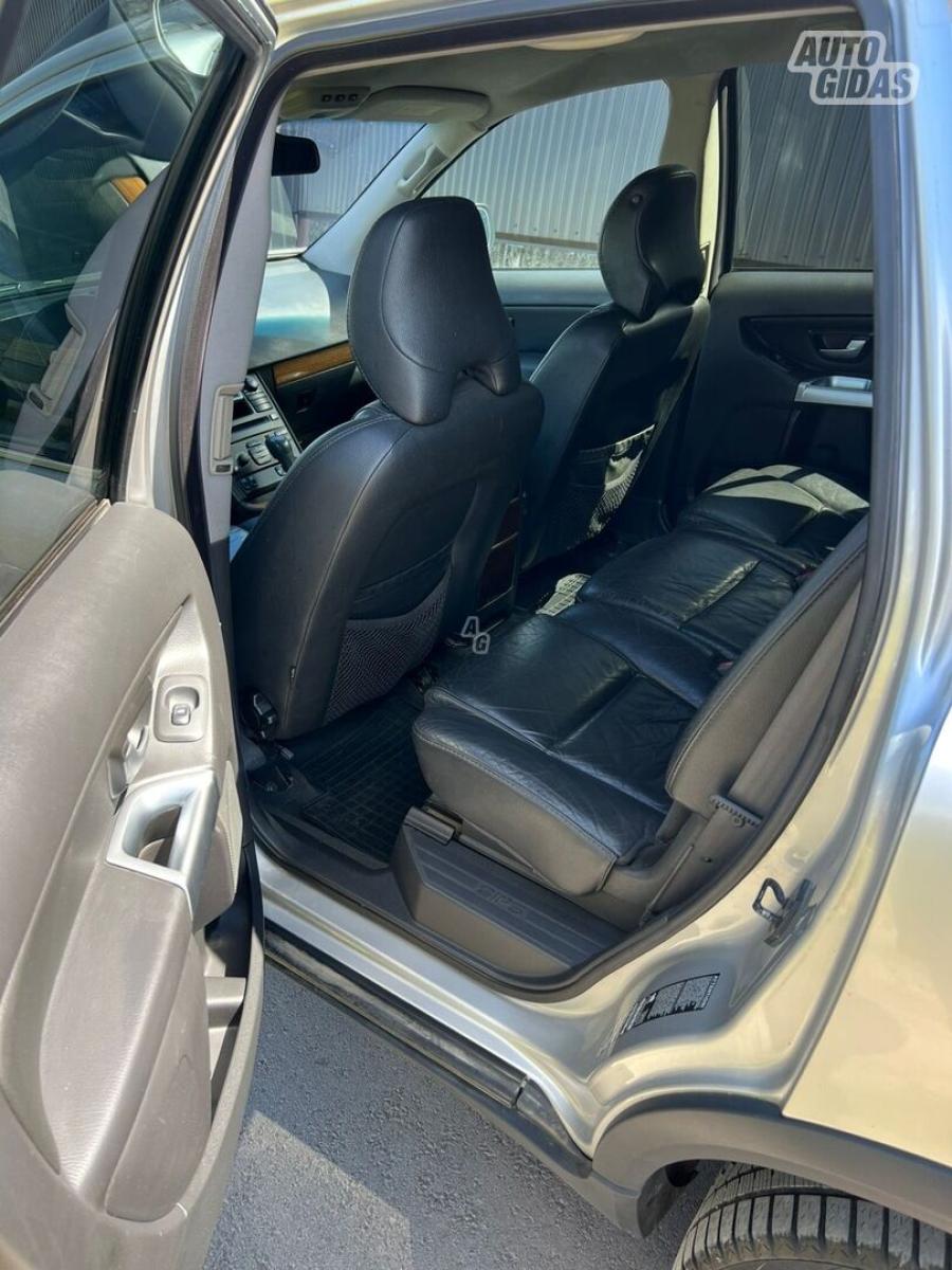 Volvo XC90 2005 in Marijampole, with an engine capacity of 2.40 L and mileage of 319 thousand km for 2950 €, photo 7 on AUTOMOTO.COM.LV