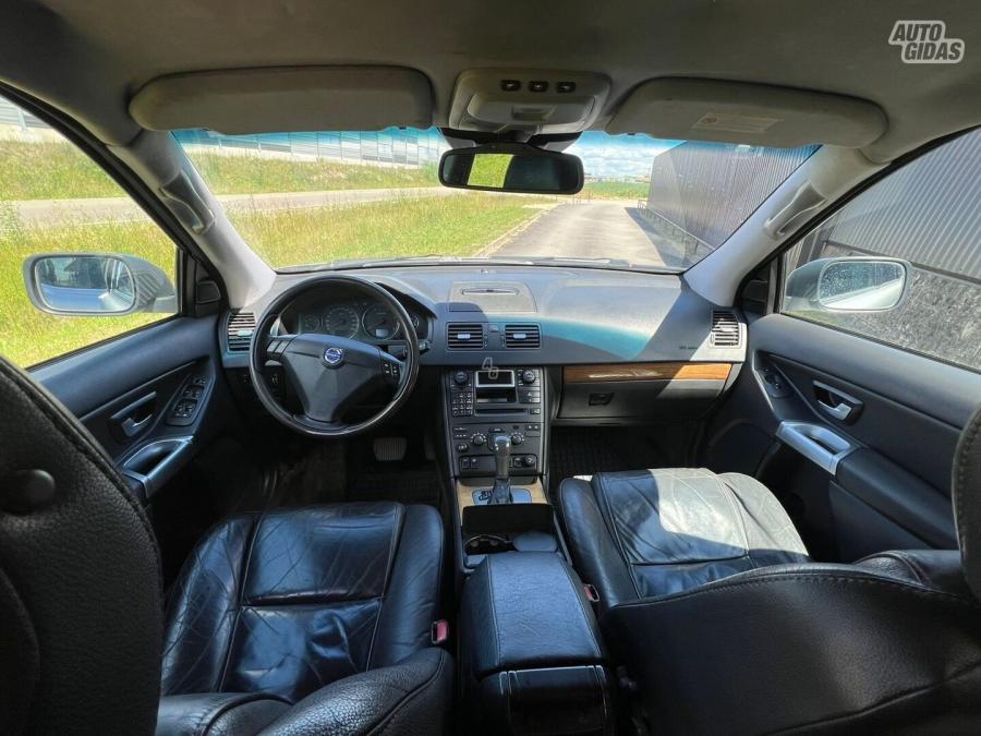 Volvo XC90 2005 in Marijampole, with an engine capacity of 2.40 L and mileage of 319 thousand km for 2950 €, photo 8 on AUTOMOTO.COM.LV