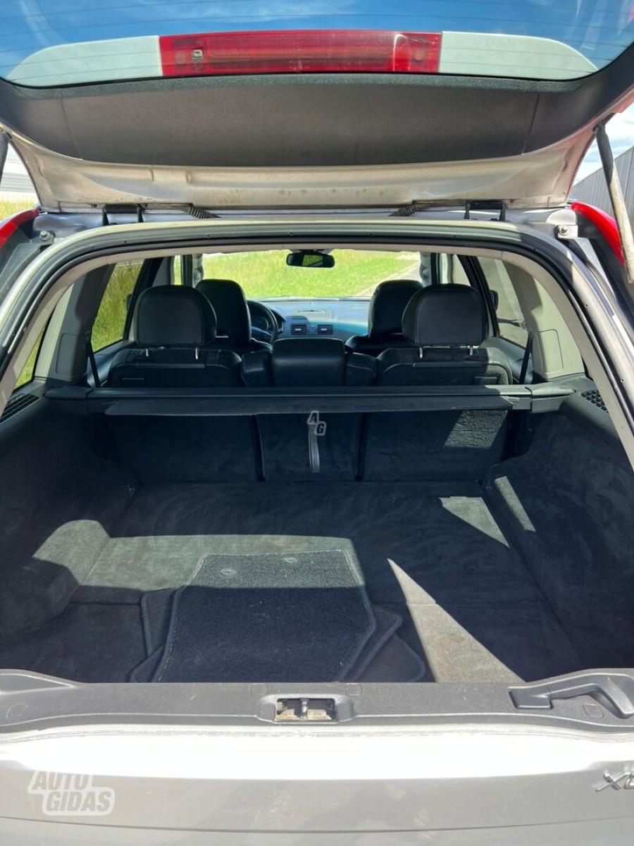 Volvo XC90 2005 in Marijampole, with an engine capacity of 2.40 L and mileage of 319 thousand km for 2950 €, photo 9 on AUTOMOTO.COM.LV