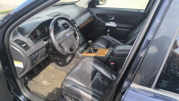 Volvo XC90 2005 Klaipėda, ar dzinēja tilpumu 2.40 L un nobraukumu 366 tūkst. km par 2800 €, foto 10 vietnē AUTOMOTO.COM.LV