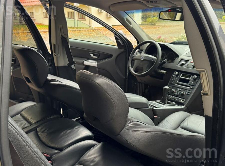 Volvo XC90 2005 Jelgava, ar dzinēja tilpumu 2.40 L un nobraukumu 472 tūkst. km par 3850 €, foto 24 vietnē AUTOMOTO.COM.LV