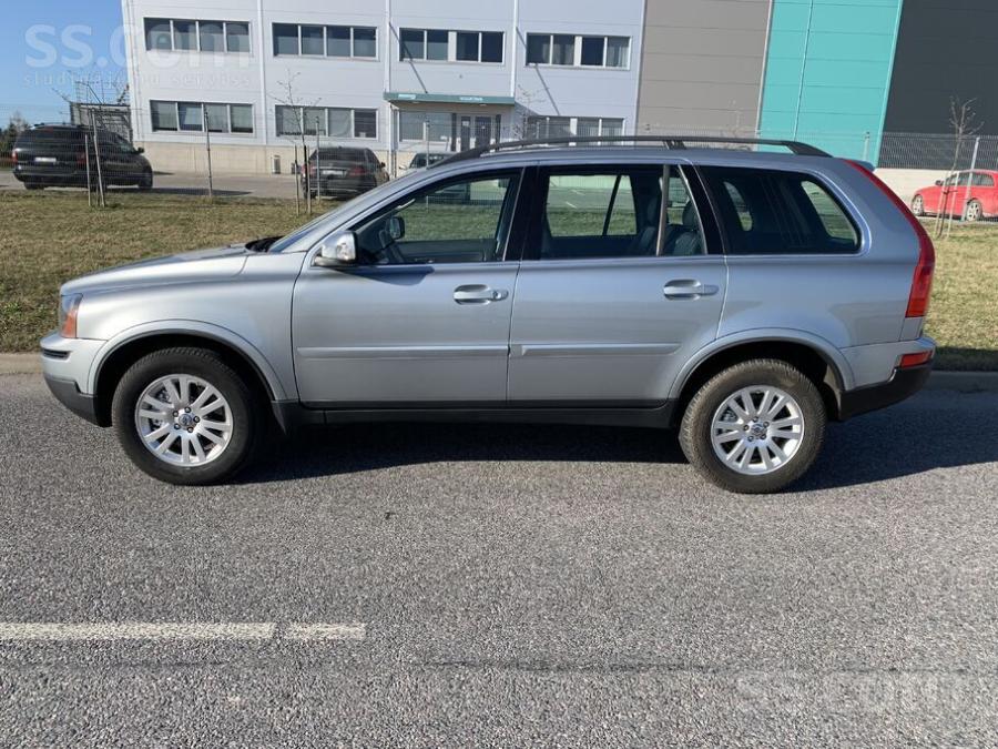 Volvo XC90 2006 in Riga, with an engine capacity of 2.40 L and mileage of 237 thousand km for 6500 €, photo 4 on AUTOMOTO.COM.LV