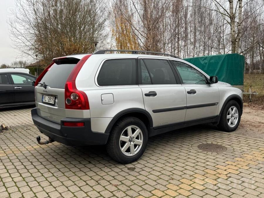 Volvo XC90 2006 in Riga, with an engine capacity of 2.40 L and mileage of 333 thousand km for 3500 €, photo 9 on AUTOMOTO.COM.LV