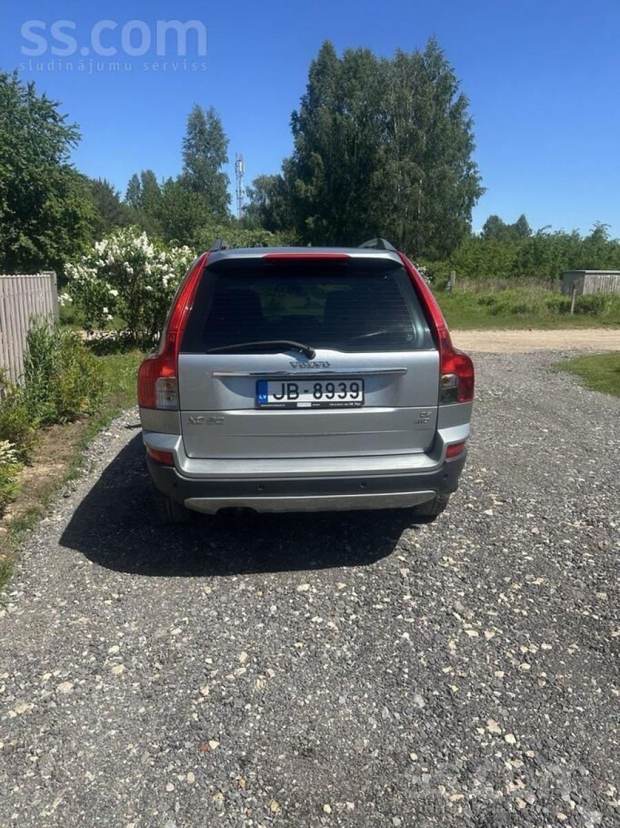 Volvo XC90 2006 in Riga, with an engine capacity of 2.40 L and mileage of 457 thousand km for 2700 €, photo 4 on AUTOMOTO.COM.LV