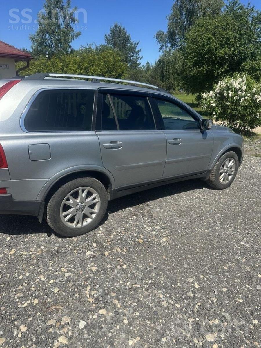Volvo XC90 2006 in Riga, with an engine capacity of 2.40 L and mileage of 457 thousand km for 2700 €, photo 5 on AUTOMOTO.COM.LV