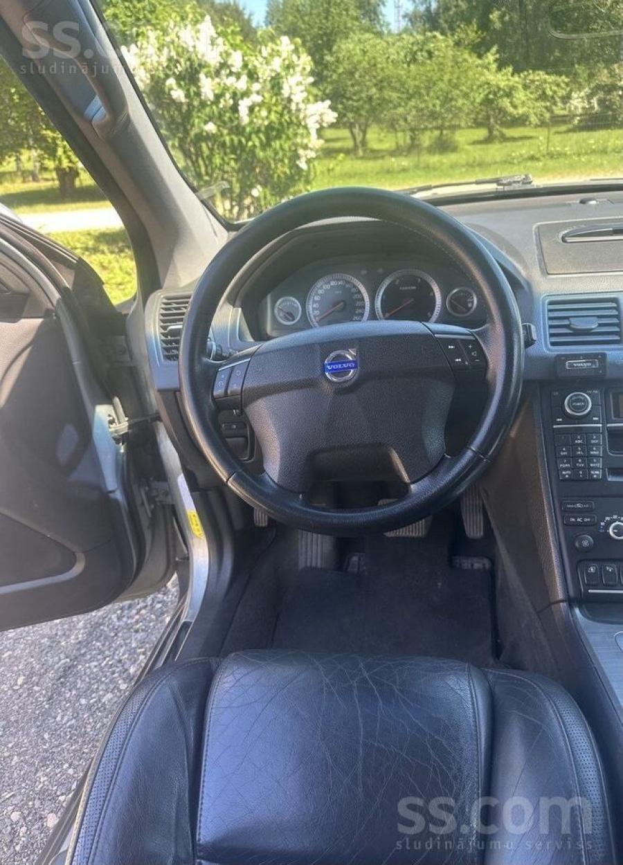 Volvo XC90 2006 in Riga, with an engine capacity of 2.40 L and mileage of 457 thousand km for 2700 €, photo 6 on AUTOMOTO.COM.LV