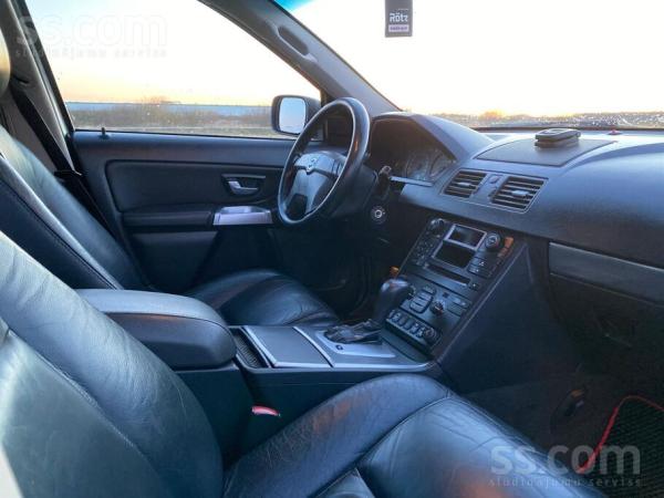 Volvo XC90 2006 in Riga, with an engine capacity of 2.40 L and mileage of 319 thousand km for 5320 €, photo 8 on AUTOMOTO.COM.LV