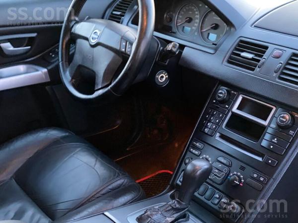 Volvo XC90 2006 in Riga, with an engine capacity of 2.40 L and mileage of 319 thousand km for 5320 €, photo 9 on AUTOMOTO.COM.LV