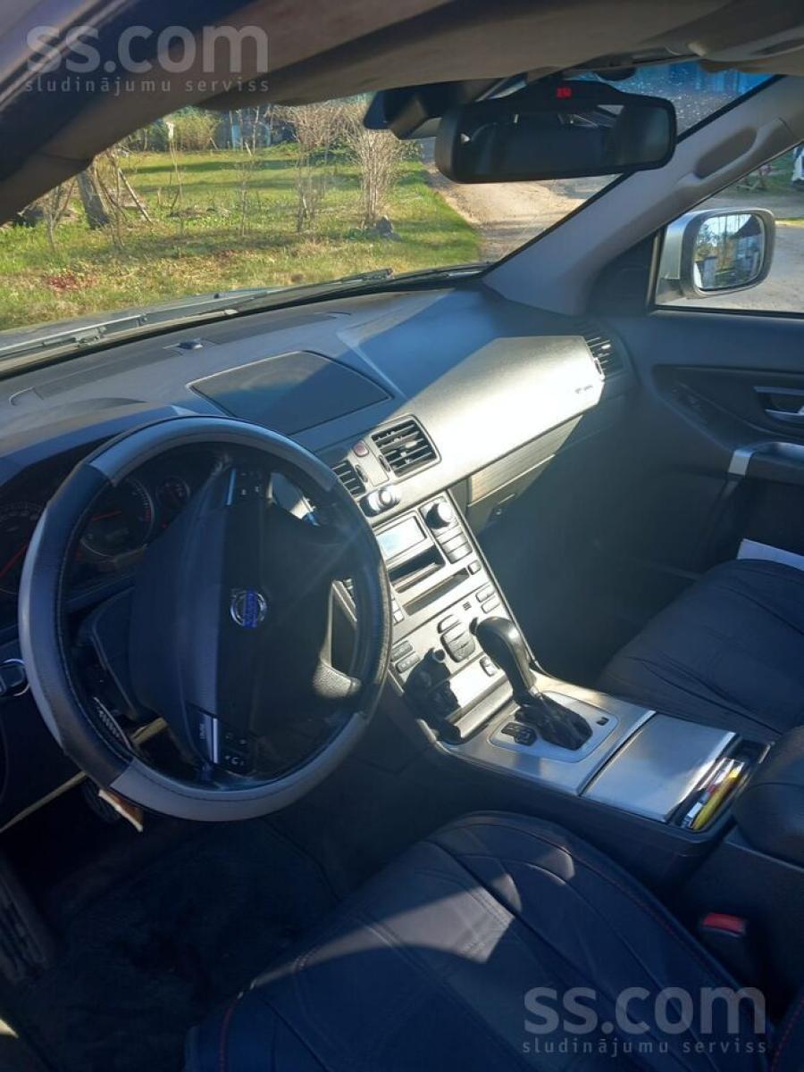 Volvo XC90 2006 in Riga, with an engine capacity of 2.40 L and mileage of 355 thousand km for 2200 €, photo 5 on AUTOMOTO.COM.LV