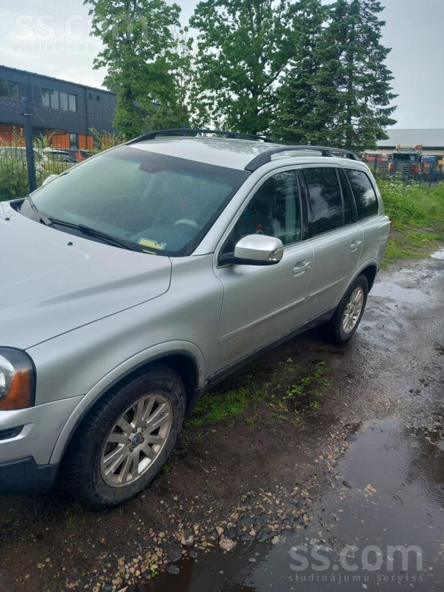 Volvo XC90 2006 in Riga, with an engine capacity of 2.40 L and mileage of 355 thousand km for 2200 €, photo 7 on AUTOMOTO.COM.LV