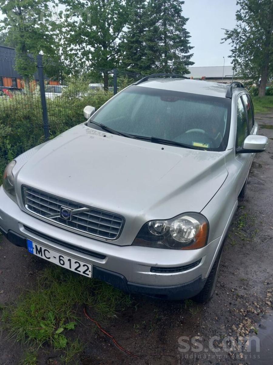 Volvo XC90 2006 in Riga, with an engine capacity of 2.40 L and mileage of 355 thousand km for 2200 €, photo 8 on AUTOMOTO.COM.LV