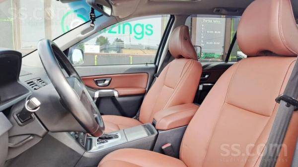 Volvo XC90 2006 in Riga, with an engine capacity of 2.40 L and mileage of 352 thousand km for 5990 €, photo 8 on AUTOMOTO.COM.LV