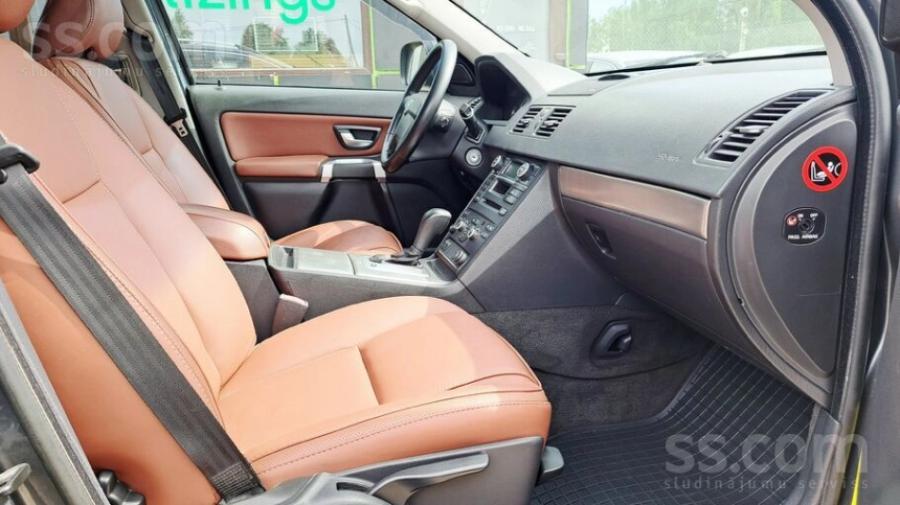 Volvo XC90 2006 in Riga, with an engine capacity of 2.40 L and mileage of 352 thousand km for 5990 €, photo 10 on AUTOMOTO.COM.LV