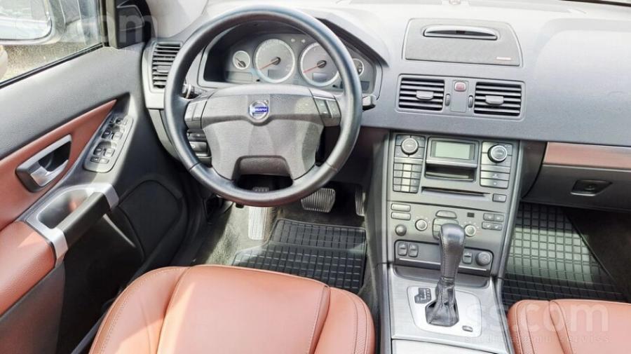 Volvo XC90 2006 in Riga, with an engine capacity of 2.40 L and mileage of 352 thousand km for 5990 €, photo 15 on AUTOMOTO.COM.LV