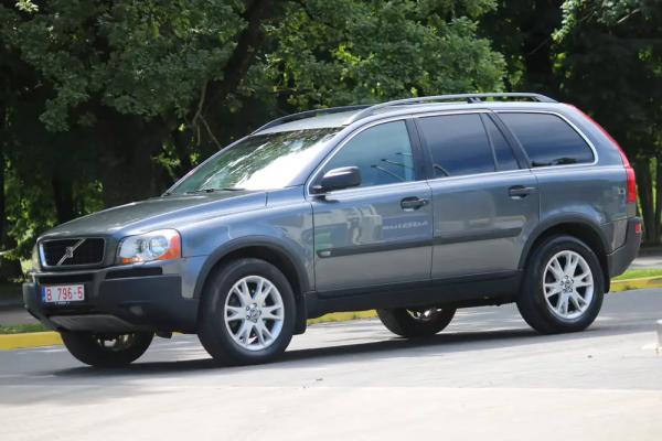 Volvo XC90 2006 in Riga, with an engine capacity of 2.40 L and mileage of 317 thousand km for 4990 €, photo 5 on AUTOMOTO.COM.LV