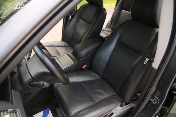 Volvo XC90 2006 in Riga, with an engine capacity of 2.40 L and mileage of 317 thousand km for 4990 €, photo 8 on AUTOMOTO.COM.LV