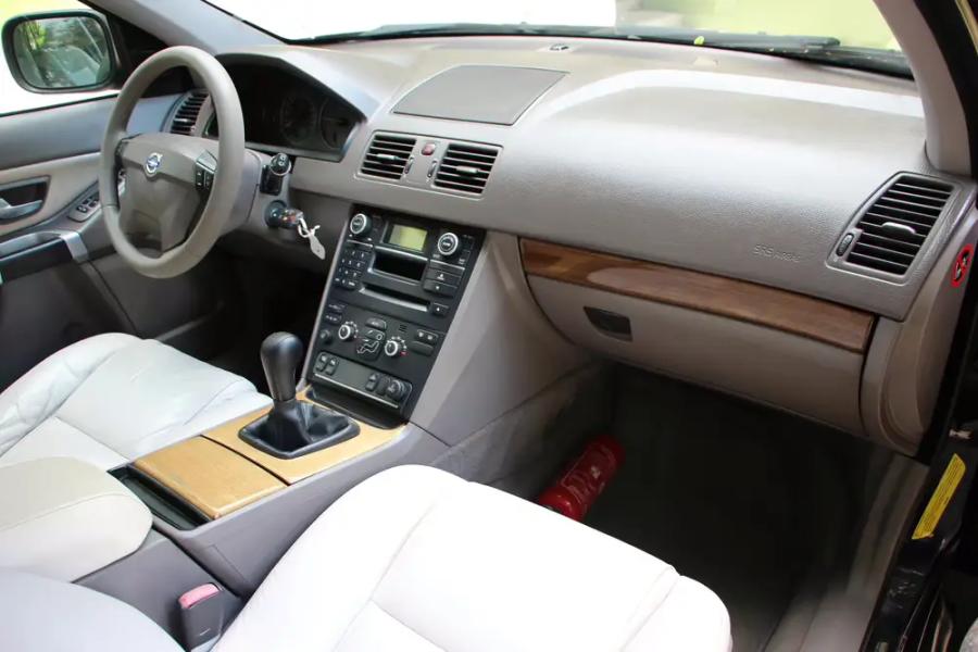 Volvo XC90 2006 Mārupe, ar dzinēja tilpumu 2.40 L un nobraukumu 305 tūkst. km par 7450 €, foto 17 vietnē AUTOMOTO.COM.LV