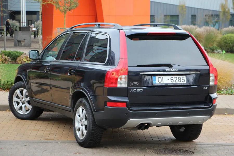 Volvo XC90 2006 in Marupe, with an engine capacity of 2.40 L and mileage of 281 thousand km for 7450 €, photo 9 on AUTOMOTO.COM.LV