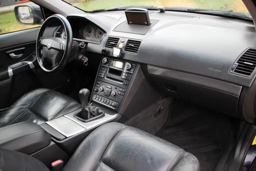 Volvo XC90 2006 in Marupe, with an engine capacity of 2.40 L and mileage of 281 thousand km for 7450 €, photo 16 on AUTOMOTO.COM.LV