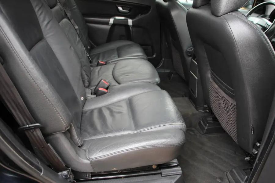Volvo XC90 2006 in Marupe, with an engine capacity of 2.40 L and mileage of 281 thousand km for 7450 €, photo 17 on AUTOMOTO.COM.LV